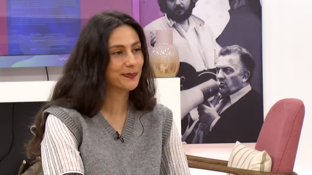 “This is a Mirror”, një libër arti nga Likana Cana – Klan Kosova