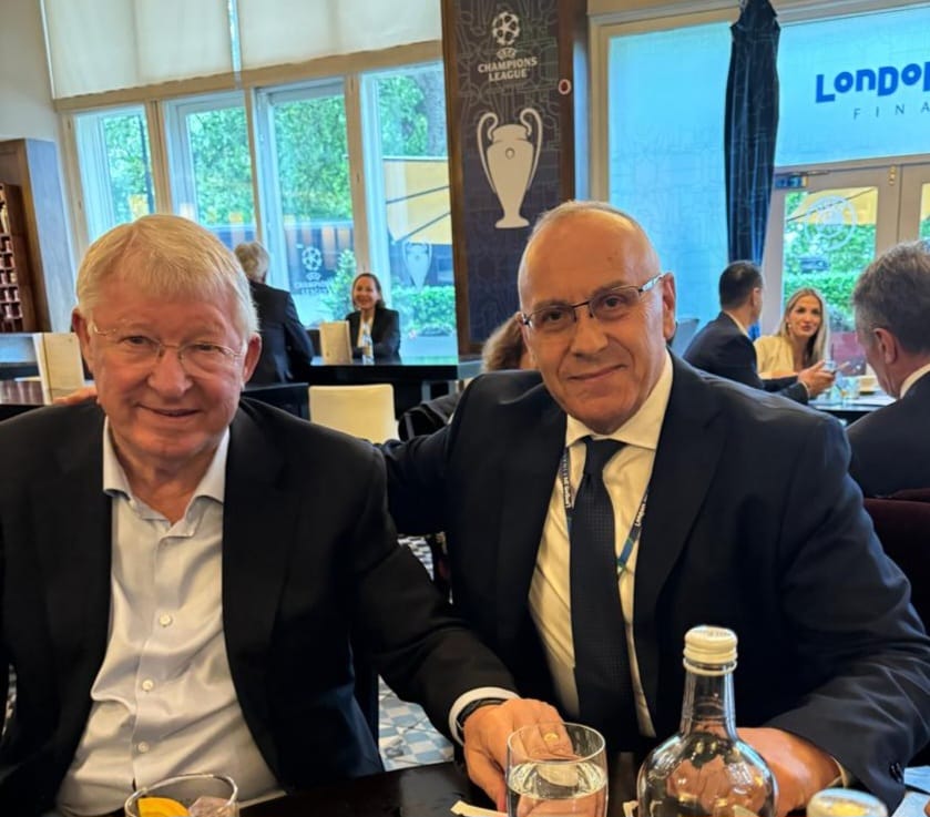 Ademi takohet me Sir Alex Ferguson: Pati lëvdata për futbollistët ...