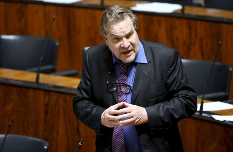 Zyrtari finlandez i kërkon qeverisë të rishikojë eksportet e armëve në ...