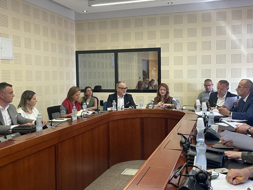 Haxhiu – Vitisë: Me këtë ritëm do ta përfundoni mandatin pa listë ...