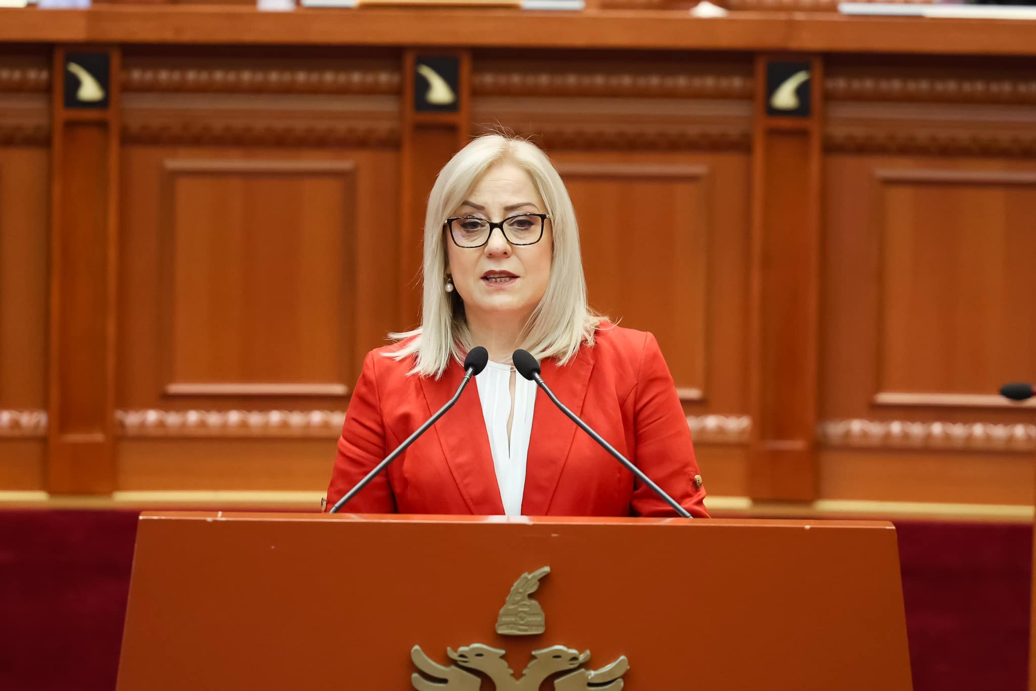 Nikolla jep dorëheqje si kryetare e kuvendit të Shqipërisë: Është ...