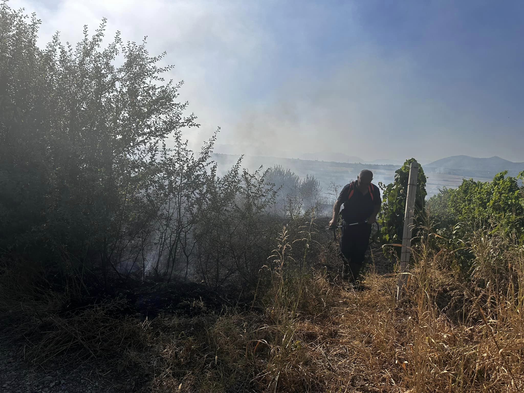 Zjarre në Rahovec, apel banorëve për kujdes (FOTO) - Klan Kosova
