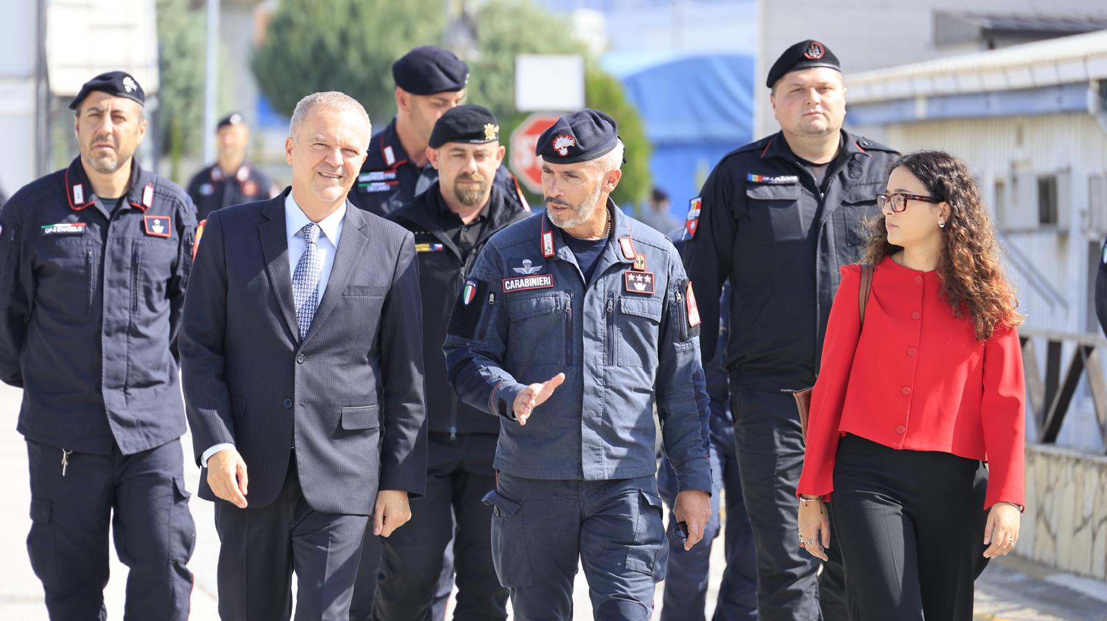 De Riu viziton Karabinierët në KFOR – Klan Kosova