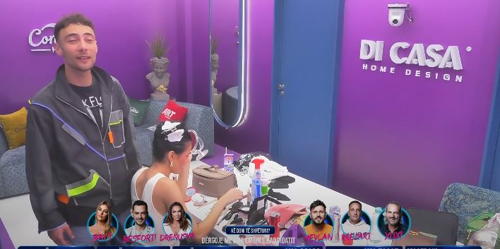A po nisin flirtimet mes Arionit dhe Dianës? (VIDEO) – Klan Kosova