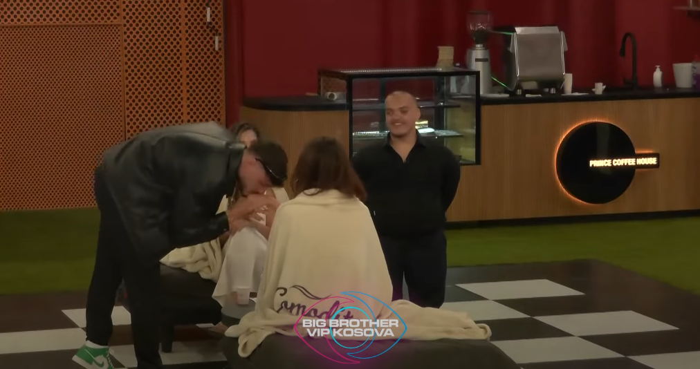 Leo ia puth dorën Lelës dhe Anës dhe u kërkon falje – Klan Kosova