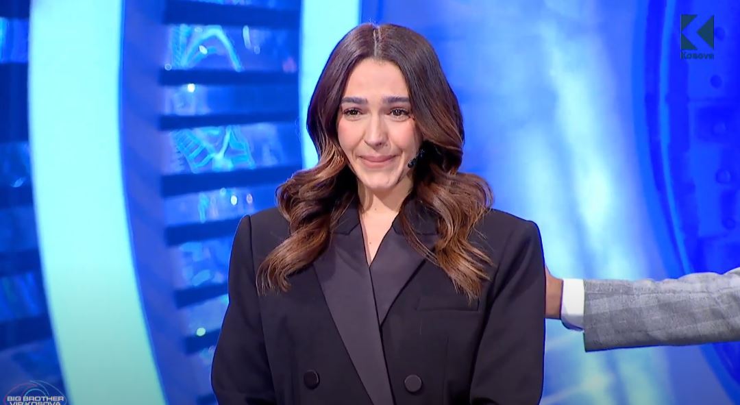 Jonida mes lotësh: Çdo dalje time nga sonte ia dedikoj engjëllit tim ...