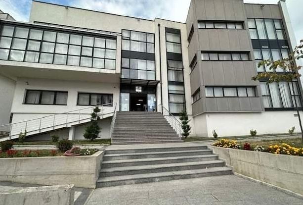 Ky është i dyshuari që iu ngrit aktakuza për ngacmim seksual të ...