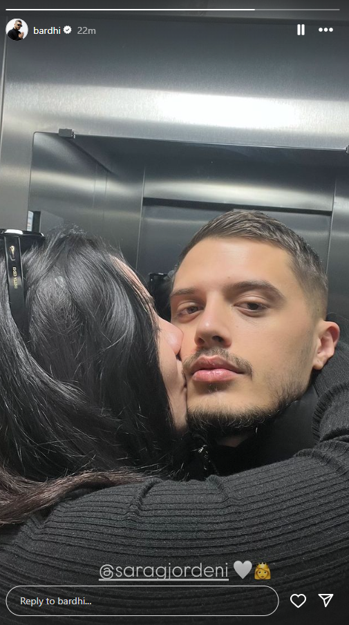 Bardhi pranon një puthje nga Sara - Klan Kosova