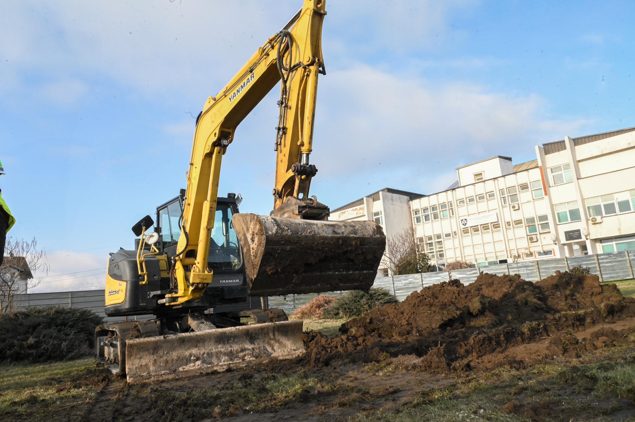 Vendoset gurthemeli i QKMF-së në Drenas, investim afro tre milionësh ...