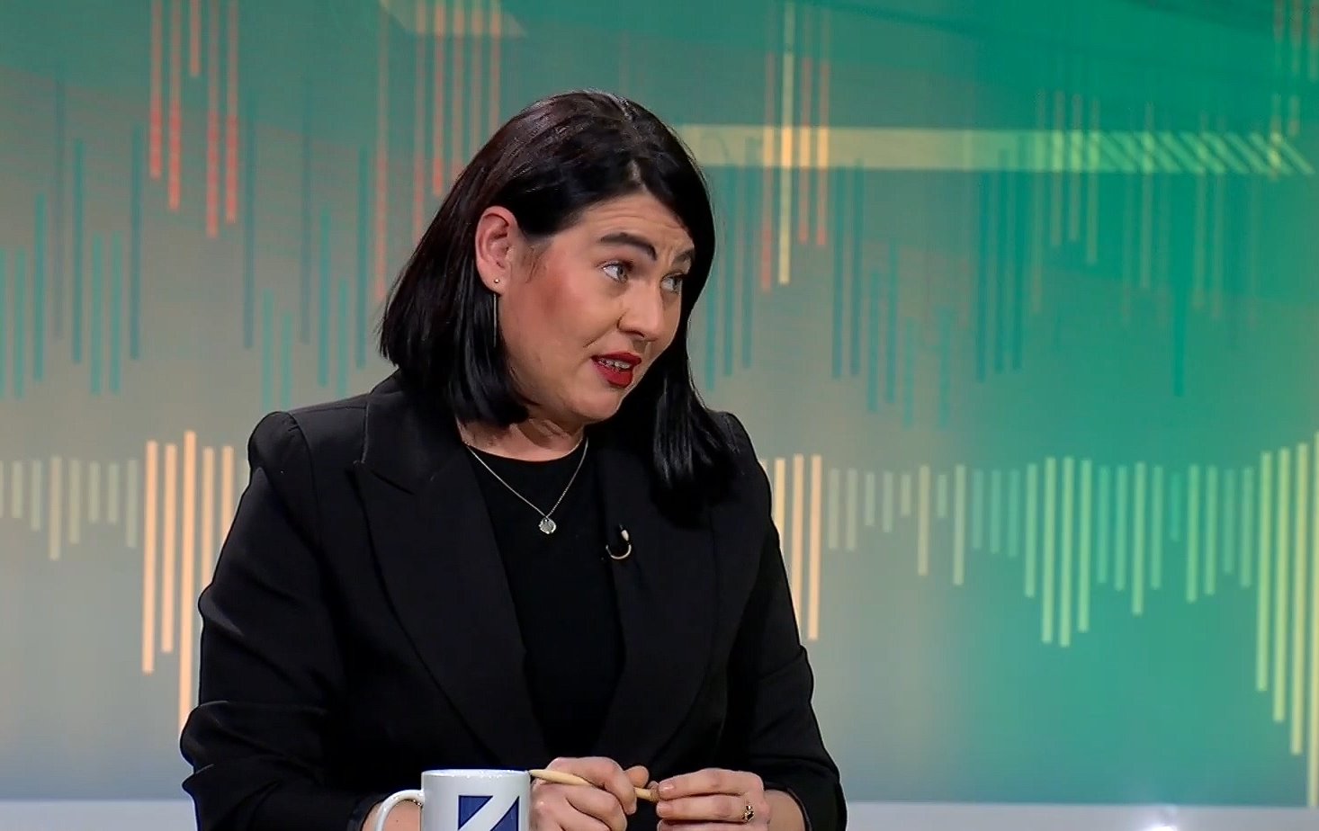 Arifaj: Mediat dinë të jenë diskriminuese dhe moskokëqarëse kur raportohet për dhunën ndaj grave ...