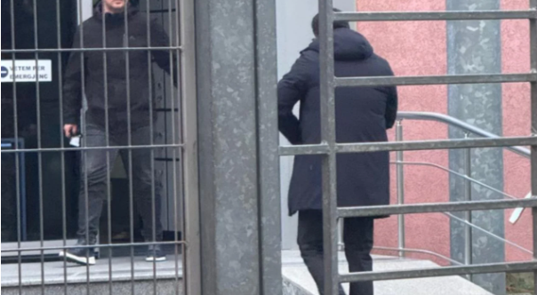 Ermal Hoxha paraqitet në SPAK - Klan Kosova