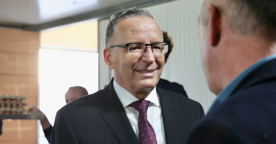 Bedri Hamza: Rahovecin do ta lidhim me autostradë - Klan Kosova