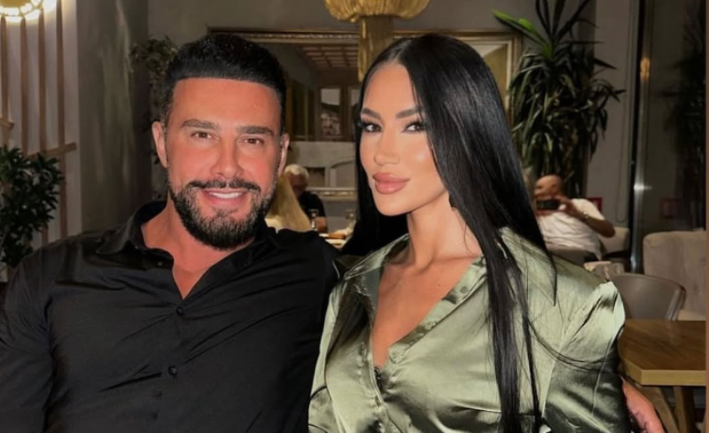 Robert Berisha pozon pranë të dashurës - Klan Kosova