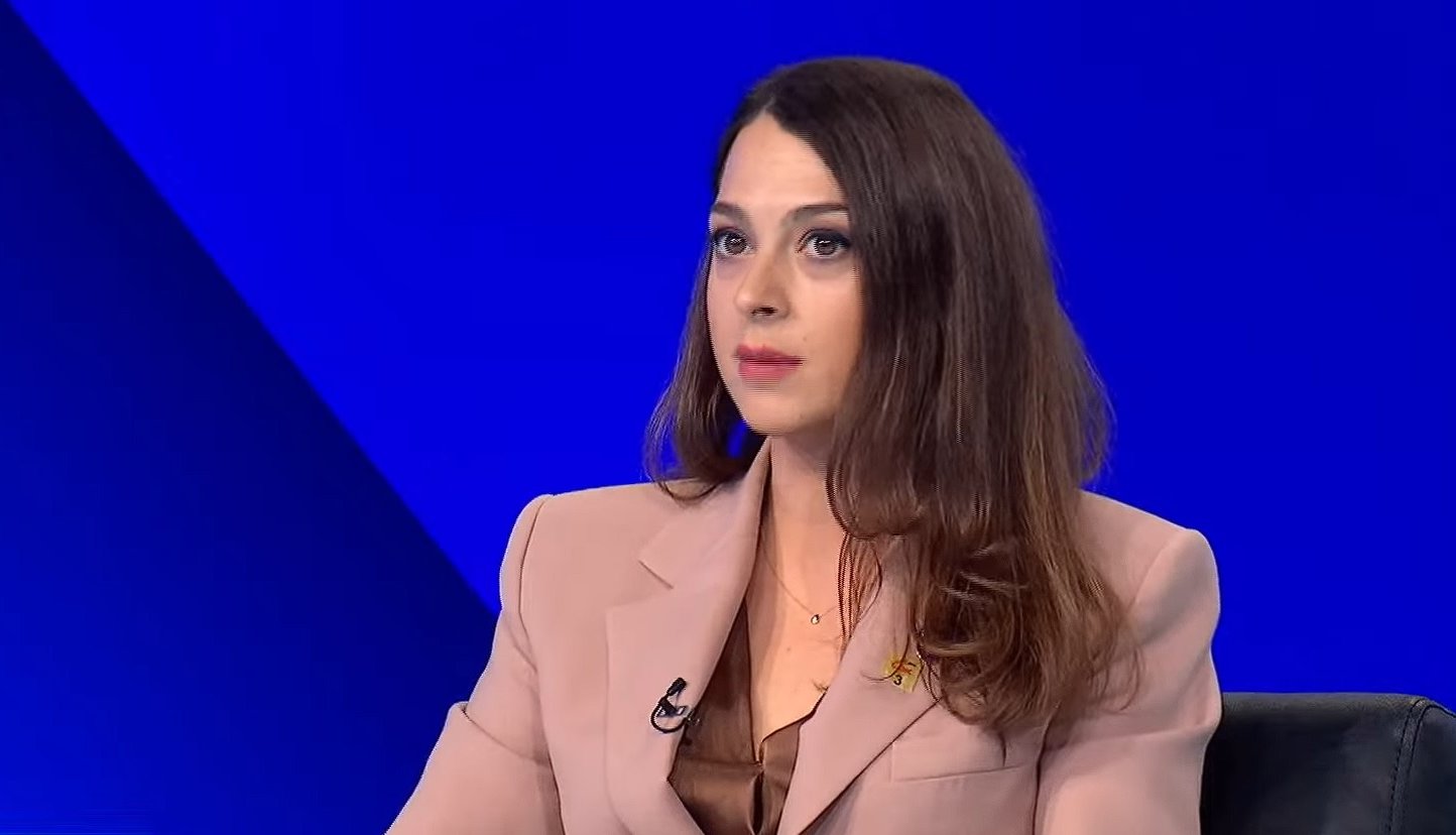 Kica-Xhelili për Abdixhikun: Këtu na ke, kryetar, të rreshtuar si ditën ...