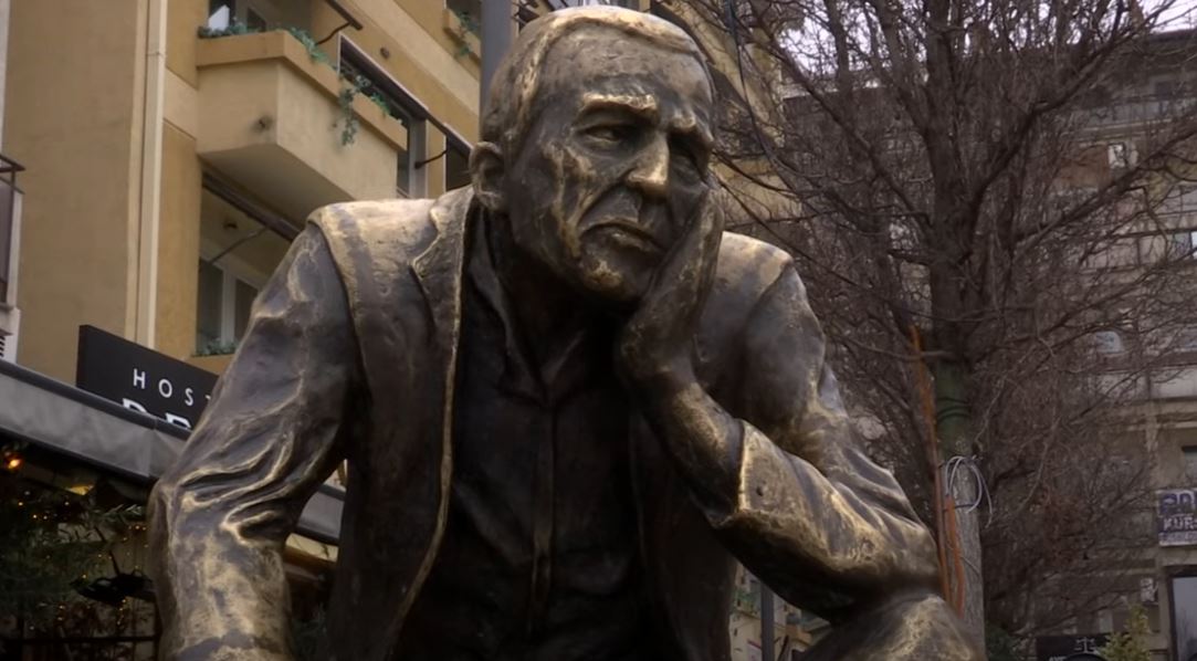 Vdiq Faik Rexhepi - Shuhet shqiptari që Serbinë e sfidoi ulur (VIDEO ...