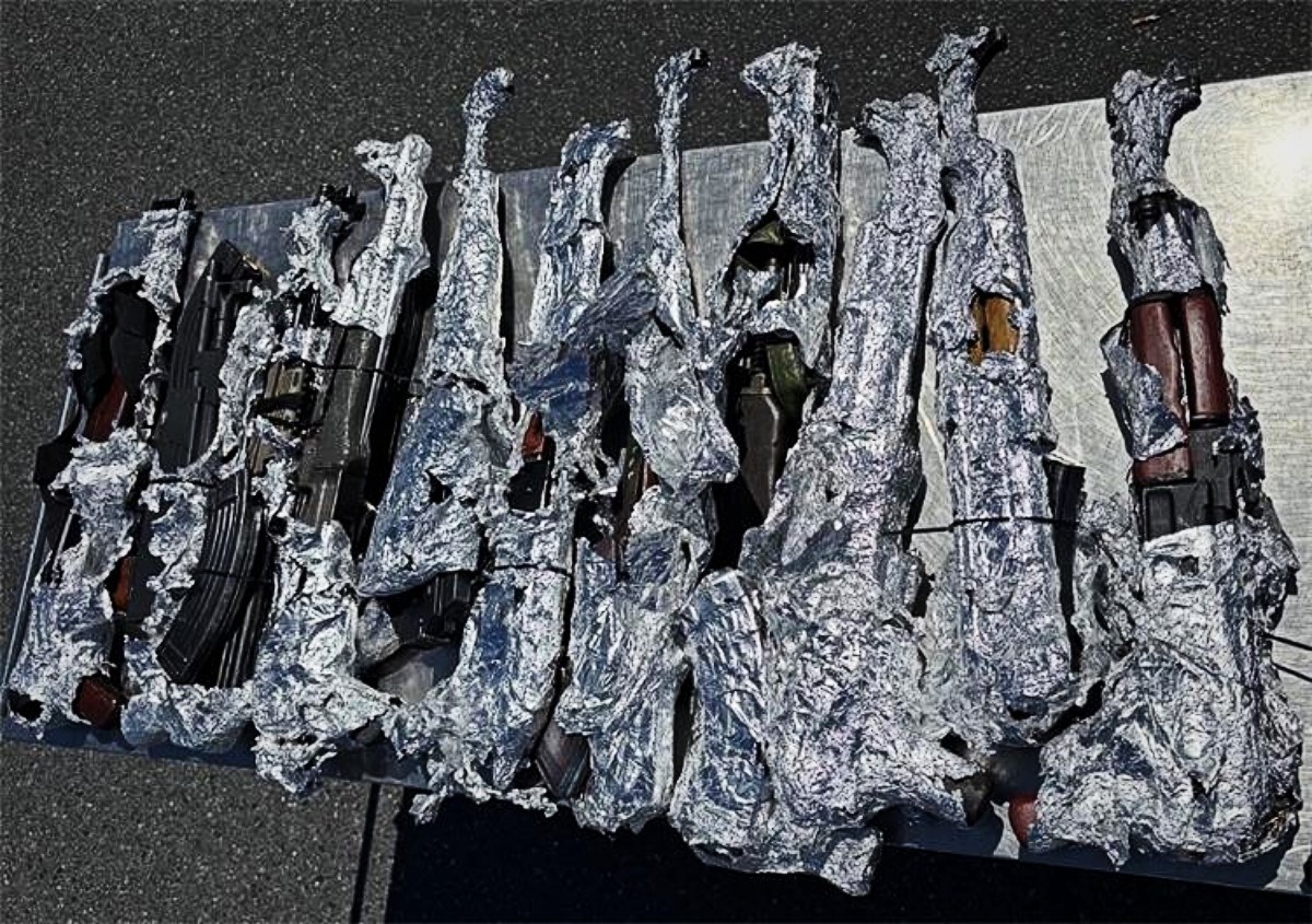 Kosovarit i kapen 11 pushkë automatike nga dogana kroate - Klan Kosova