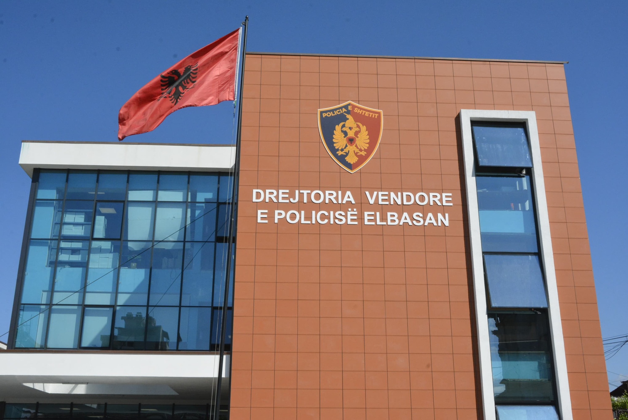 Shqipëri: Kapet 37-vjeçari duke transportuar ilegalisht emigrantë ...