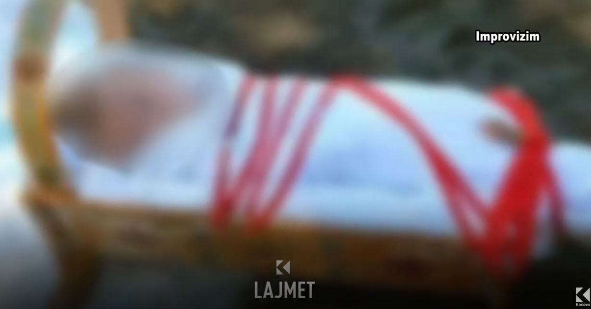 Lidhësja e djepit i rrëshqiti deri te qafa, detaje nga vdekja e ...