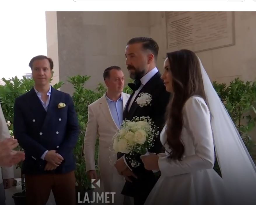 Teuta e Ibrahim Rugovës, kurorë në Katedrale (VIDEO) - Klan Kosova