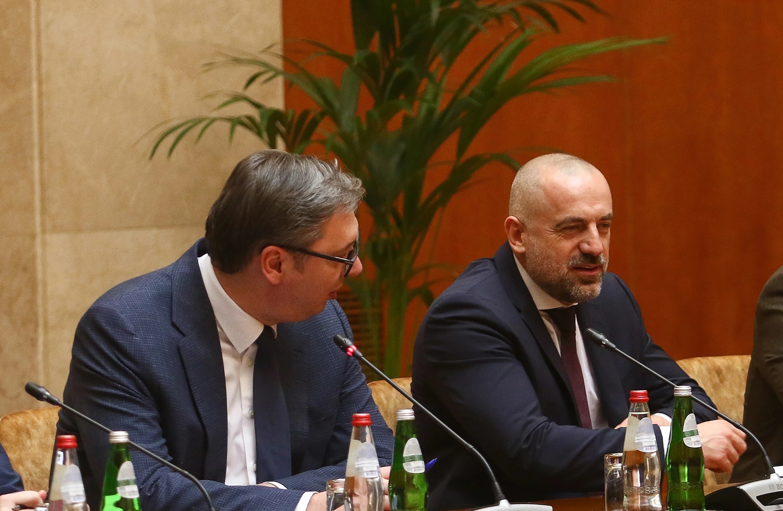 BE-ja e shqetësuar që autorët e Banjskës po shihen në protestat pro ...