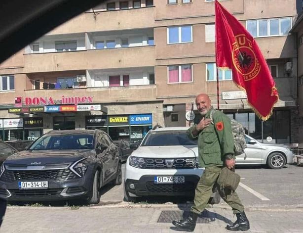 Protesta në përkrahje të UÇK-së, veterani Agim Pllashniku u nis në ...
