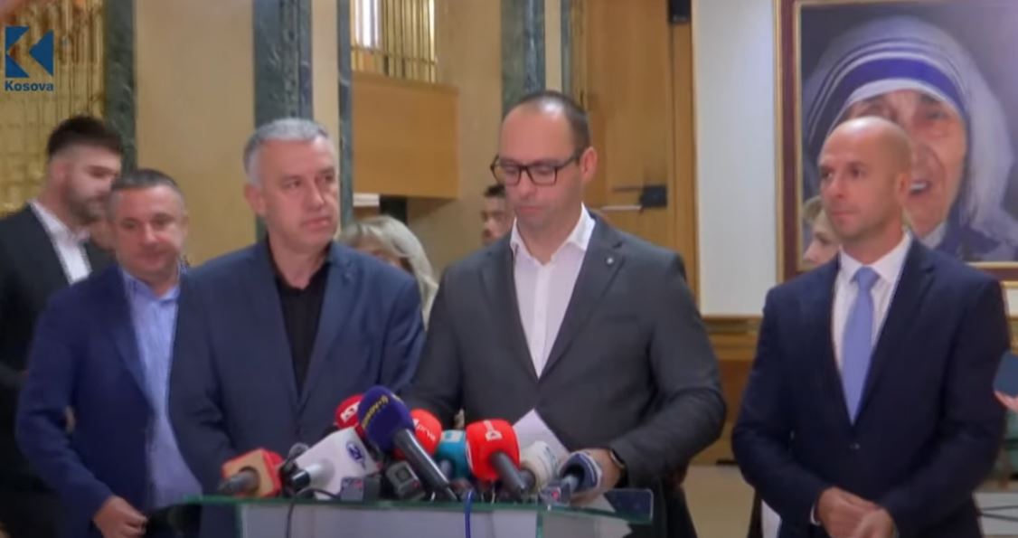 “S’ka përfunduar konstituimi i Kuvendit”, thotë Simiqi – Klan Kosova
