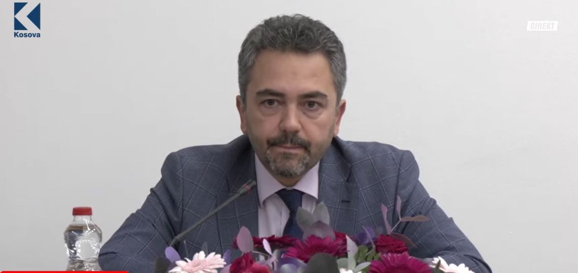 Radoniqi: Personat që nuk dinë shkrim e lexim, asistohen vetëm deri në ...