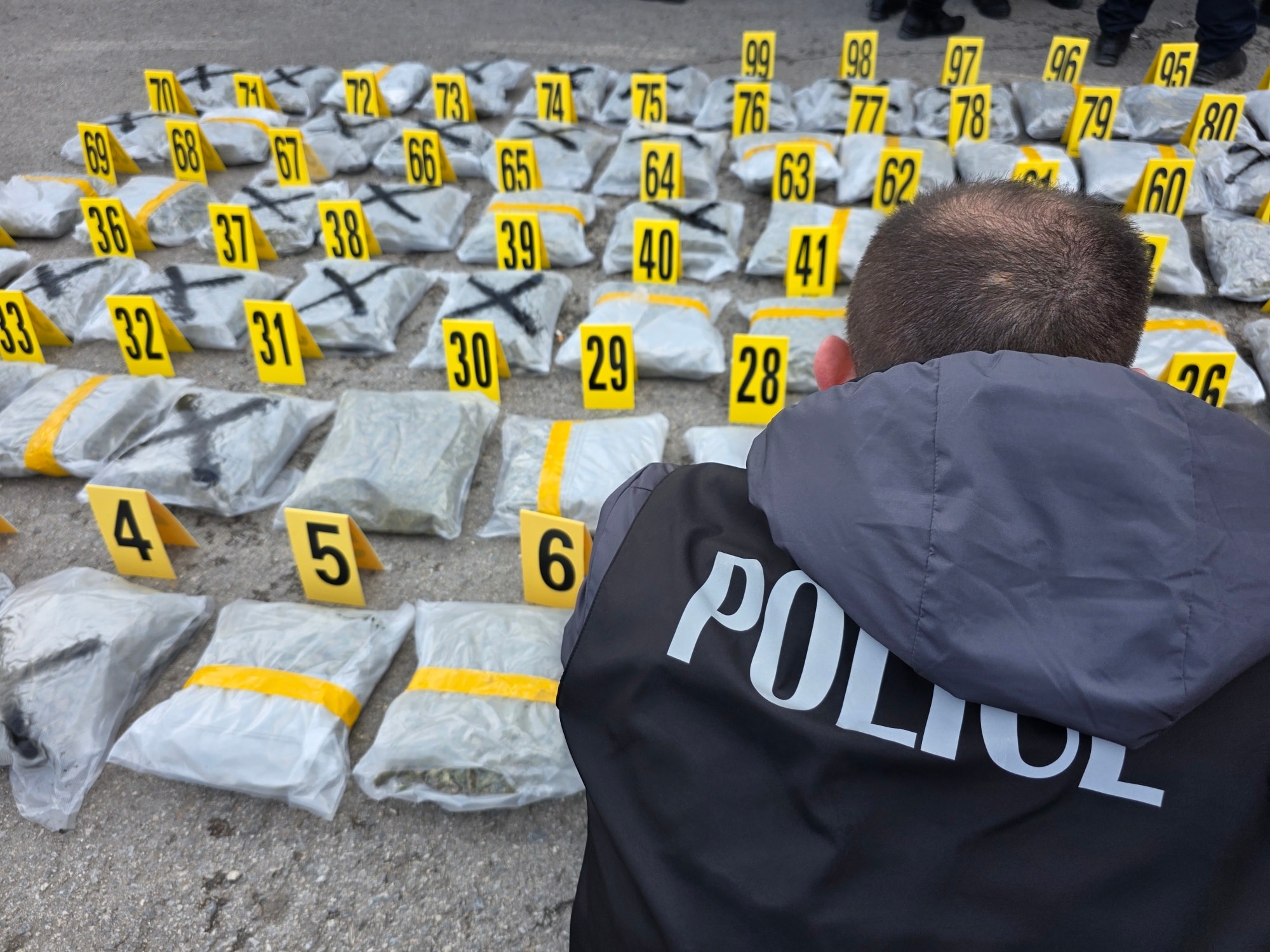 Shoferi i autobusit ku u gjetën rreth 120 kg narkotikë ndalohet për 48 ...