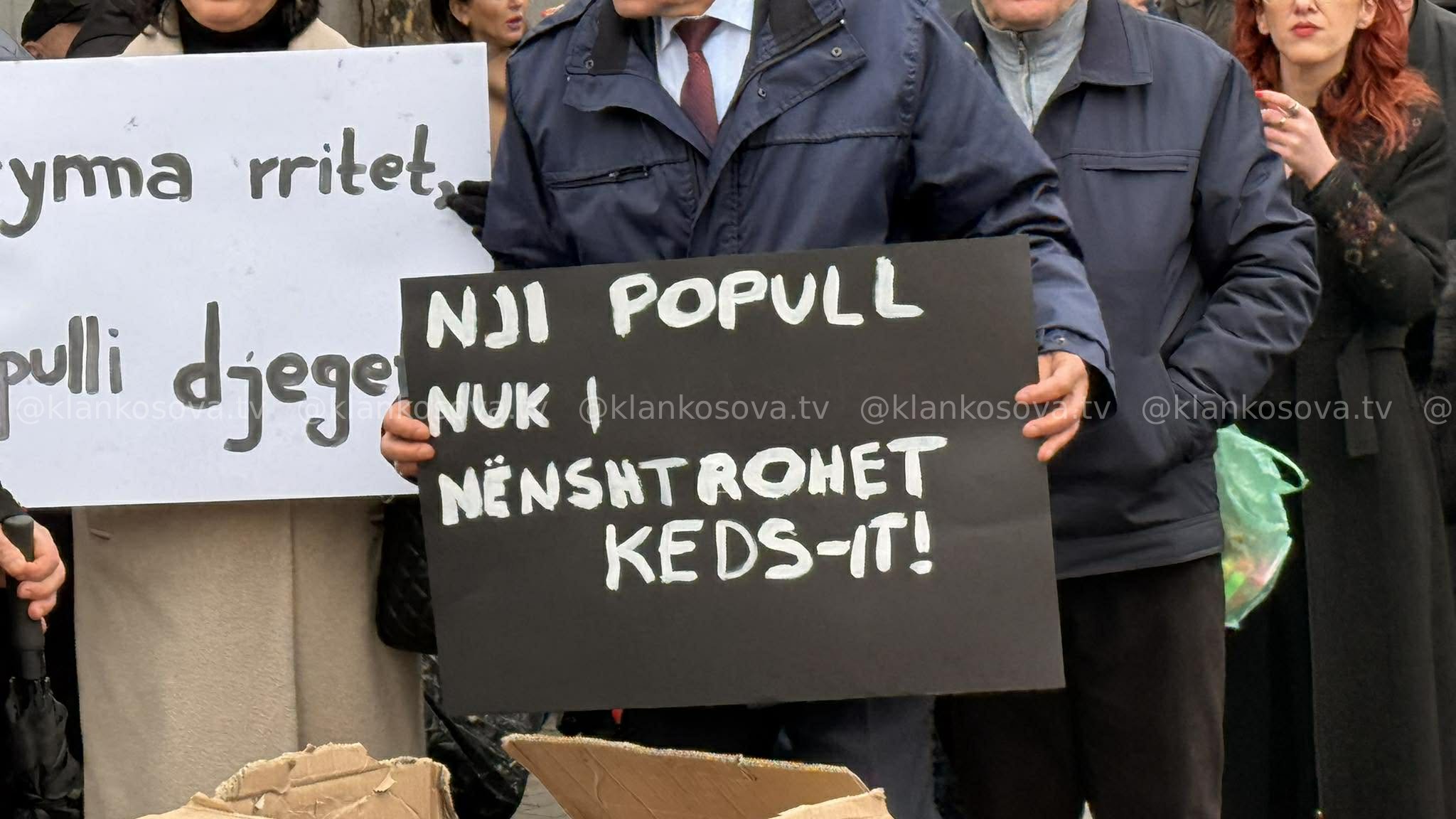 “Rryma rritet, populli djeget”- nis protesta kundër shtrenjtimit të ...