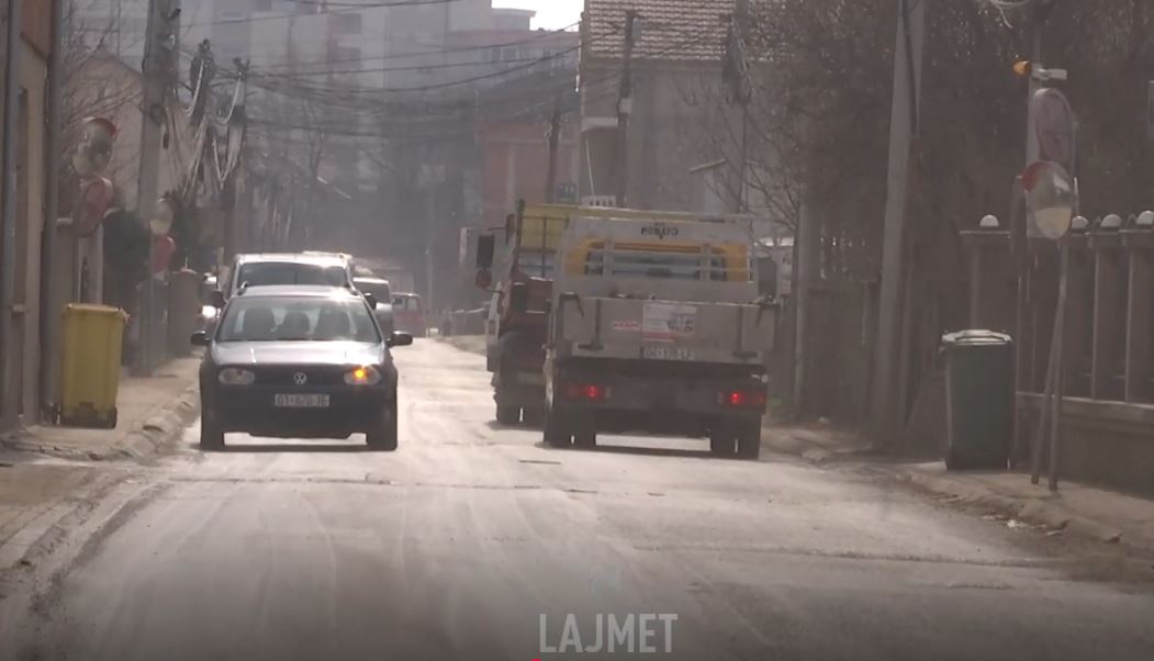 Telashi në Fushë Kosovë: Rruga me shumë pengesa, ankohen vozitësit ...
